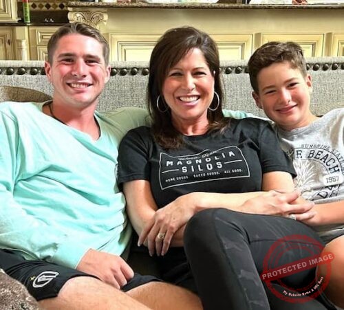 Holly Thompson (WSVM) Bio-Wiki, Age, Husband, Salary, Kids, Net Worth