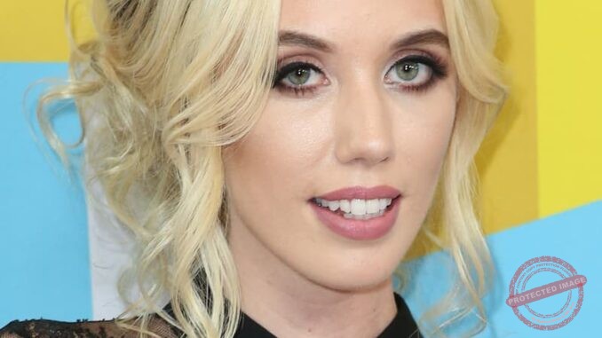 Laura Clery Wiki, Bio, Age, Height, Parents, Husband, Net Worth, Book