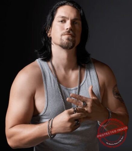 Steve Howey Bio, Age, Height, Wife, Net Worth, Movies and TV Shows