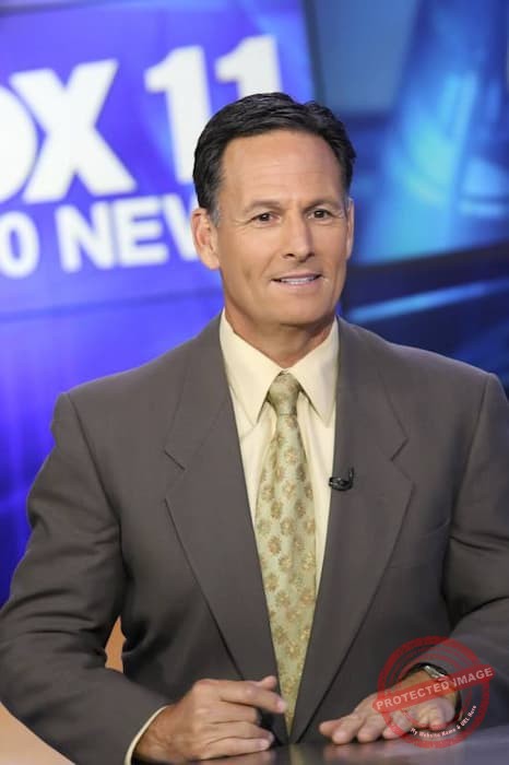 Phil Shuman FOX 11, Wikipedia, Age, Height, Wife, Salary, Net Worth