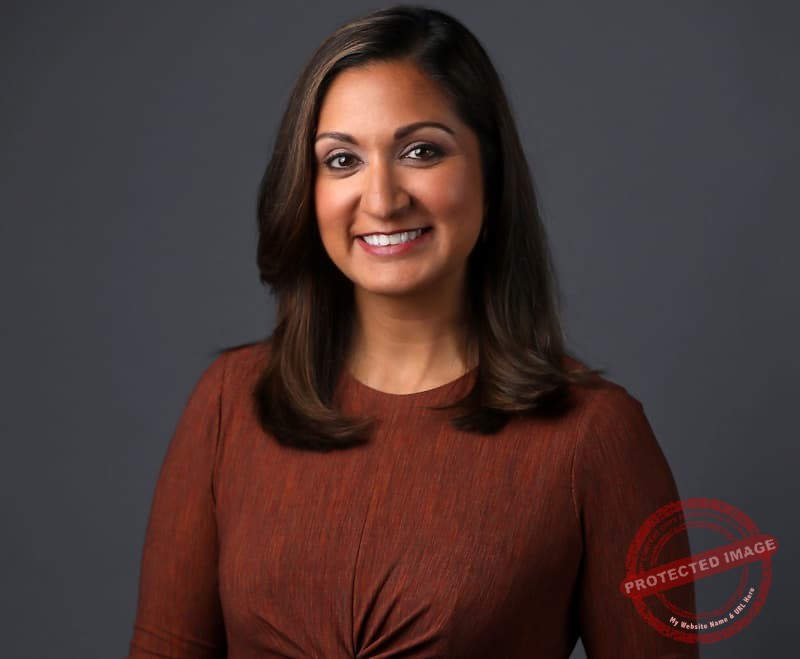 Amna Nawaz PBS, Bio, Age, Family, Husband, Salary, Net Worth, Painting