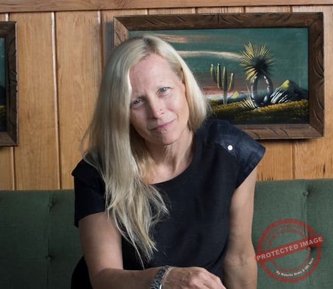 Elizabeth Ingram (Alton Brown) Wikipedia, Age, Height, Net Worth, Studio